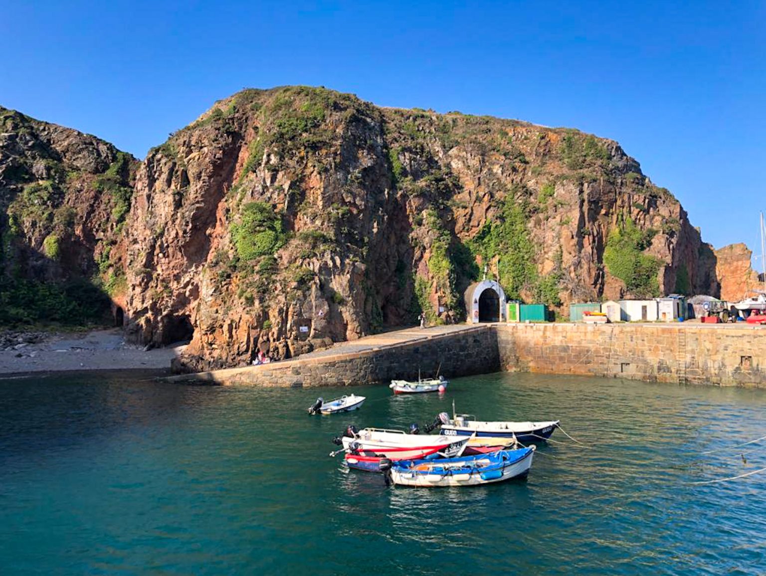 A day trip to Sark from Guernsey - Travel on a Time Budget