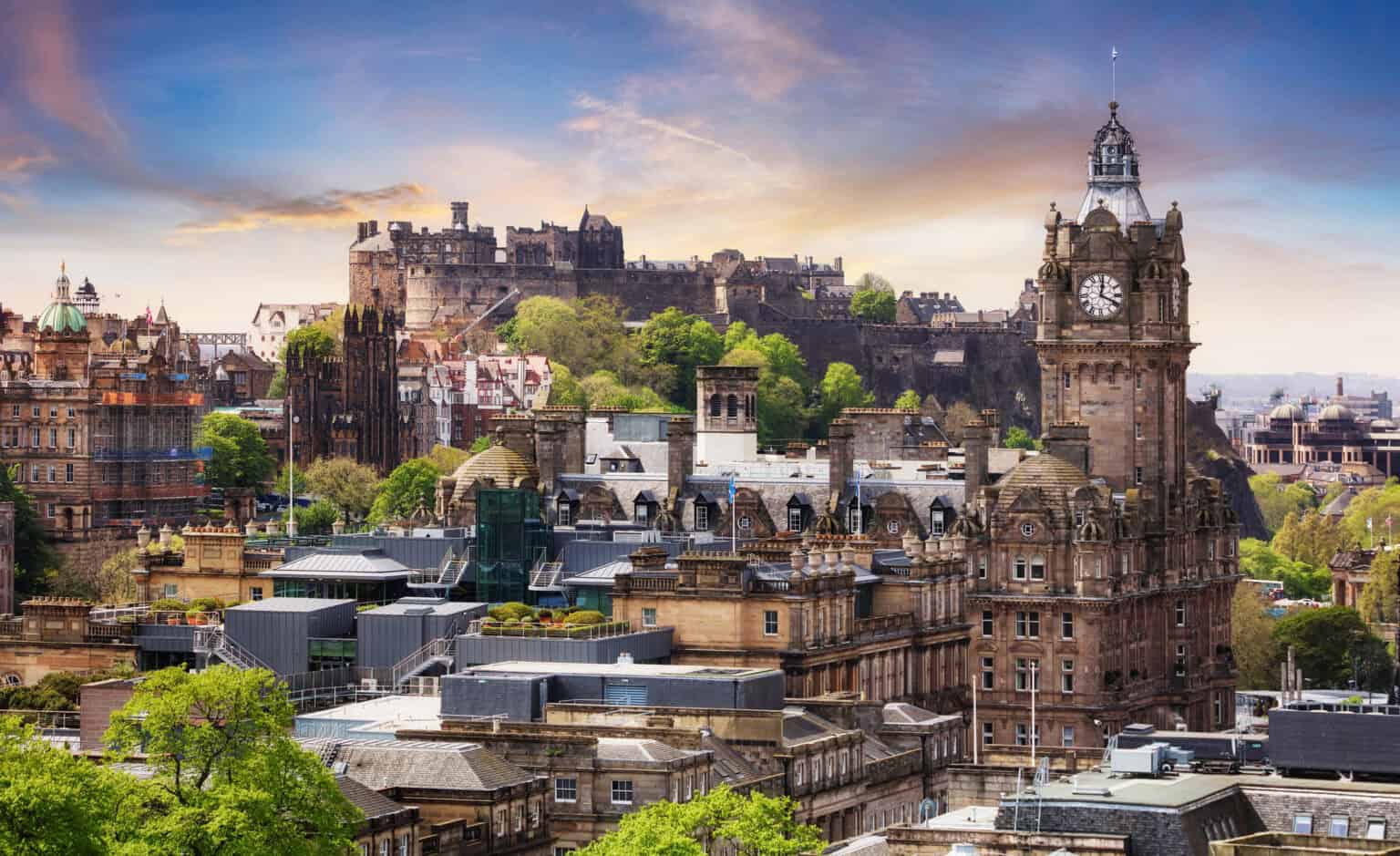 15 top romantic things to do in Edinburgh for couples - Travel on a ...