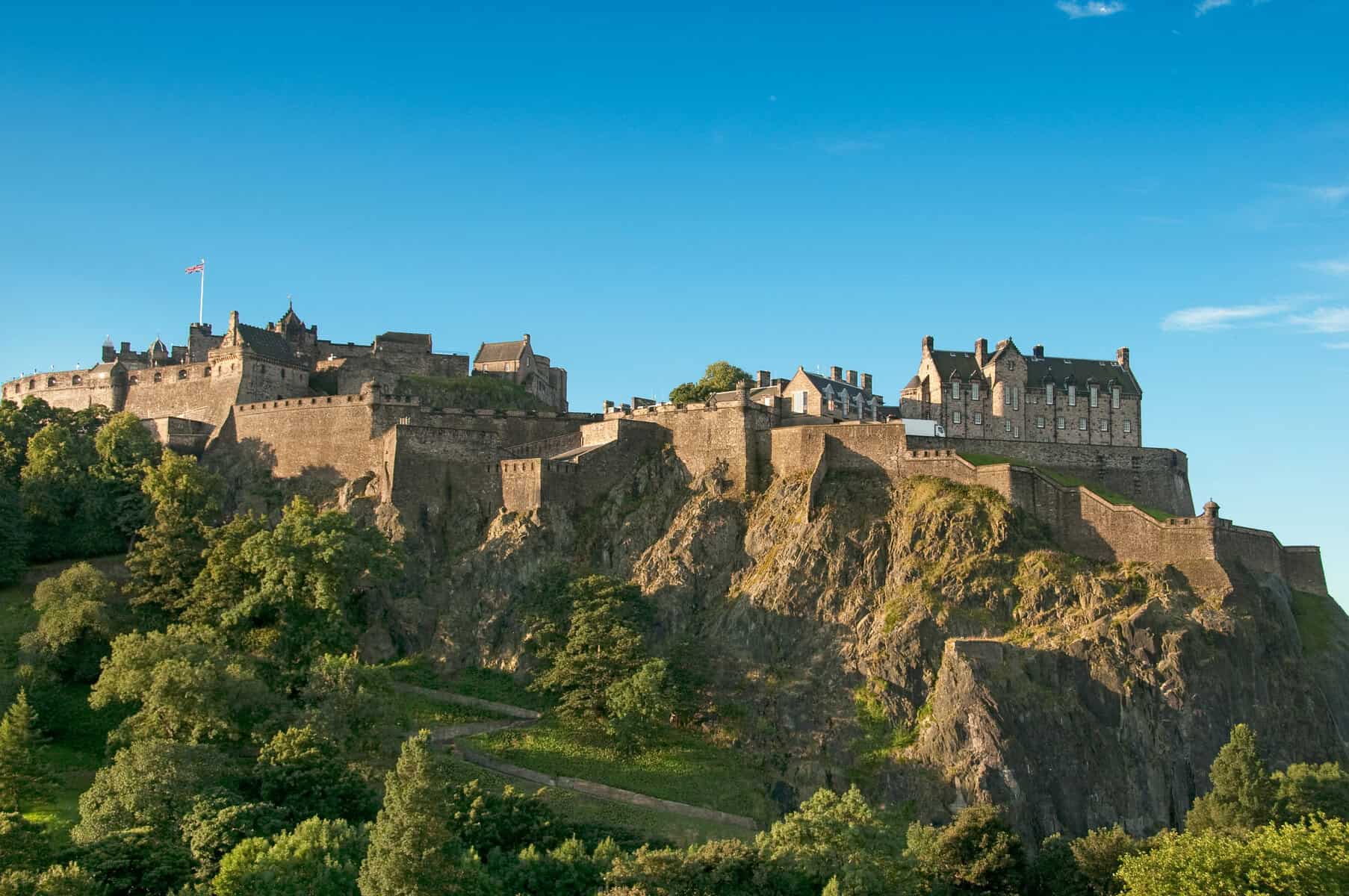 15 top romantic things to do in Edinburgh for couples - Travel on a ...